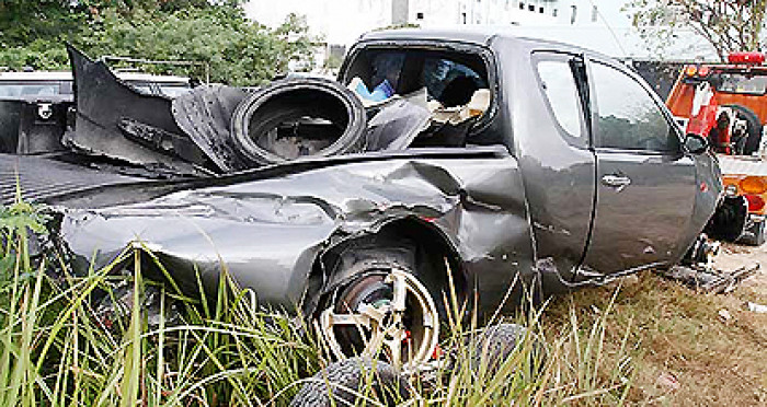 Bangkok Post - Wild car chase, crash leaves five dead