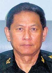 Bangkok Post - Akanit urges new faces in talks