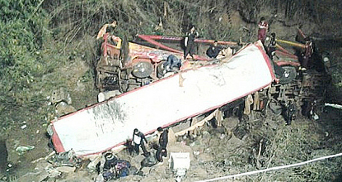 Bangkok Post - 5 die, 53 hurt in bus cliff plunge