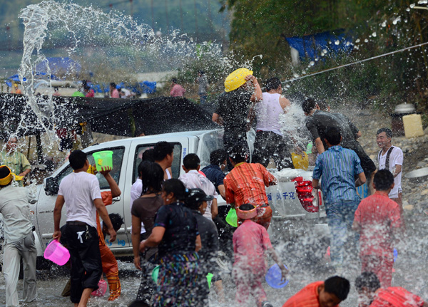 Bangkok Post - Chinese go water-splashing mad