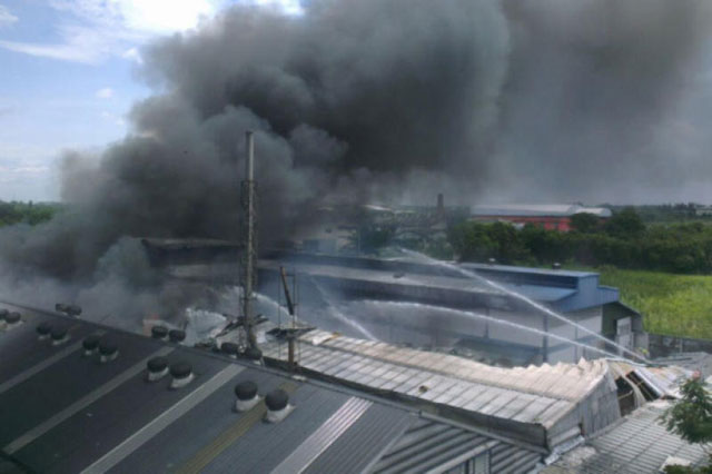 Bangkok Post - Fire, explosions at paint factory