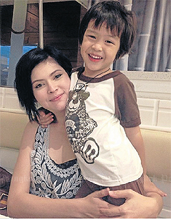 Bangkok Post - Fame-Hungry, Tono and Tangmo, 'Minor wife sorry, Annie's real pals