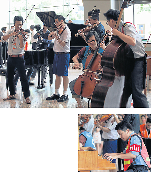 Bangkok Post - Flash mob Shock!