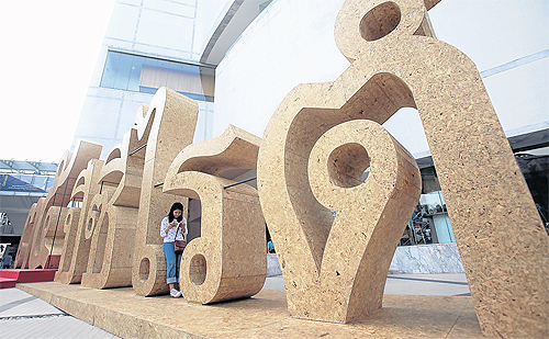 Bangkok Post - Diverse styles distinguish this year's SEA write poetry ...