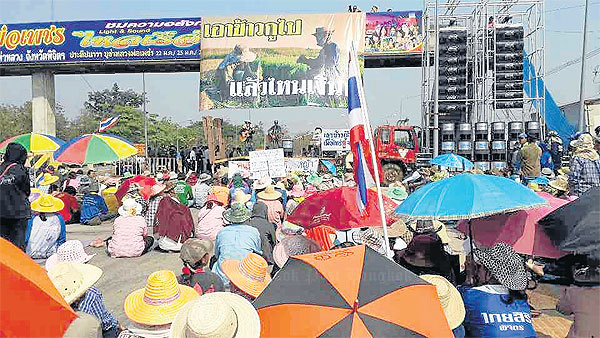 Bangkok Post - Rice farmers end rally as govt agrees to pay up