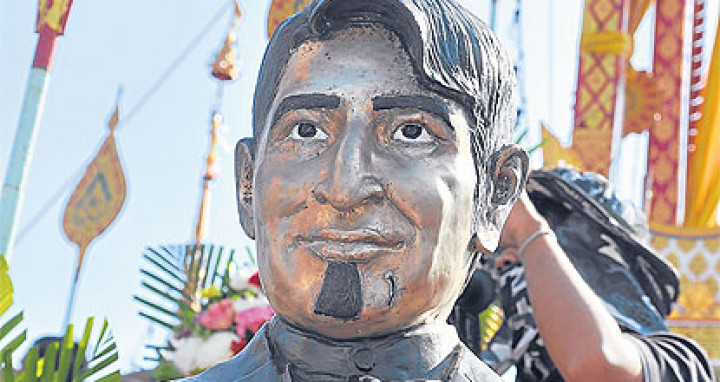 Farewelling the prince of luk thung
