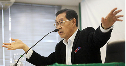 Bangkok Post - Pridiyathorn calls on Yingluck to resign