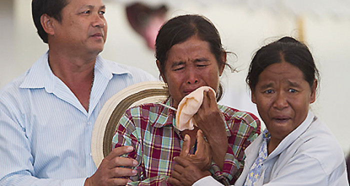 Bangkok Post - Farmers: Sell rice stockpiles