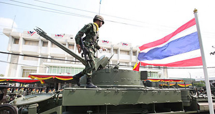 Bangkok Post - Army, reds do battle online