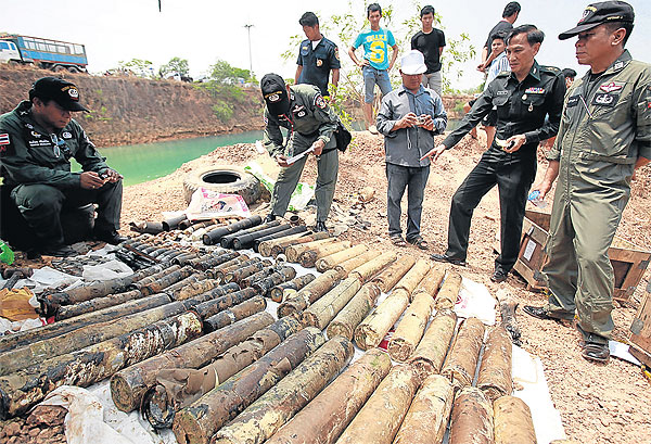 Bangkok Post - Police hunt origins of munitions cache
