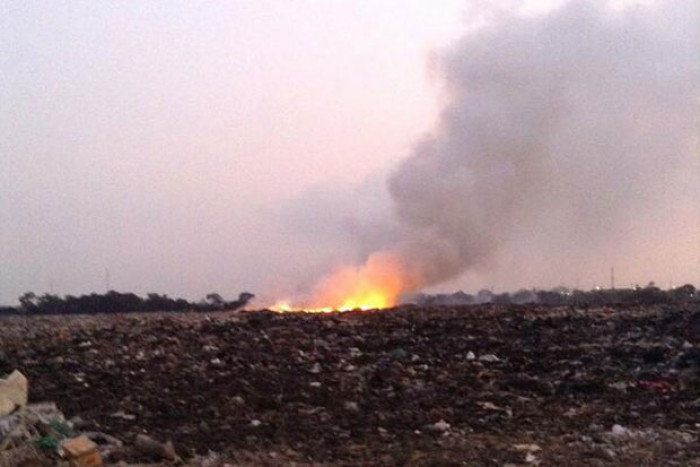 Bangkok Post - Another garbage dump fire in Praksa