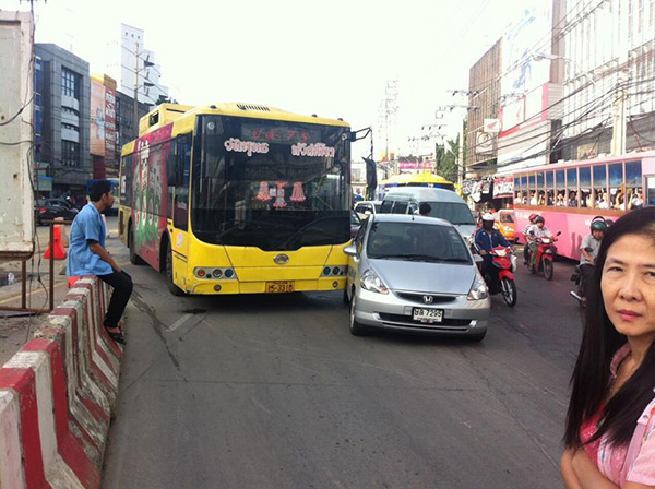 Bangkok Post - Very drunk bus driver in crash