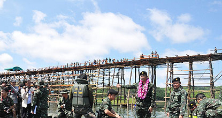 Bangkok Post - Mon bridge reconnected at last