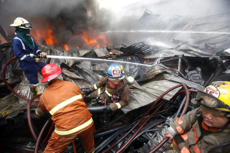 Bangkok Post - Fire ravages plastics factory
