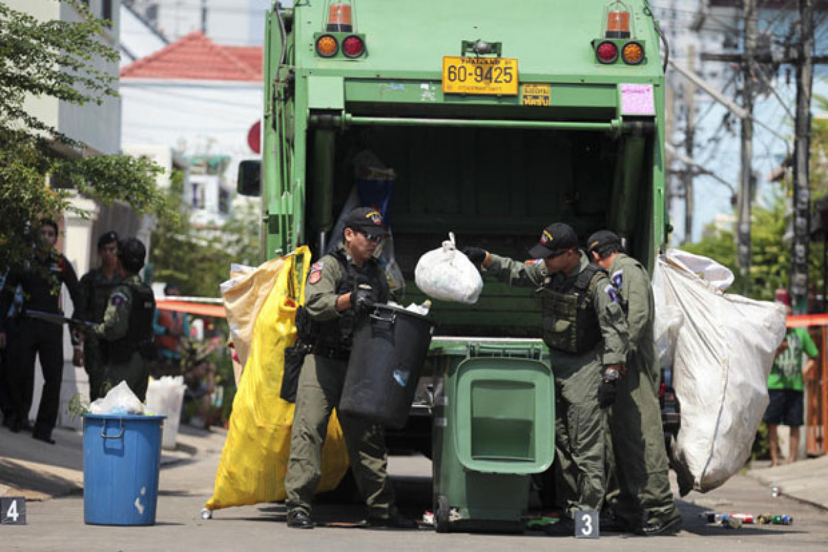 Bangkok Post - Ping pong bombs injure 3 in Bang Na