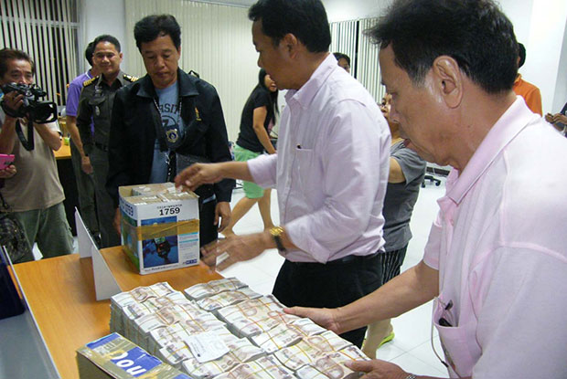 Bangkok Post - Lao men caught smuggling B26m to Savannakhet
