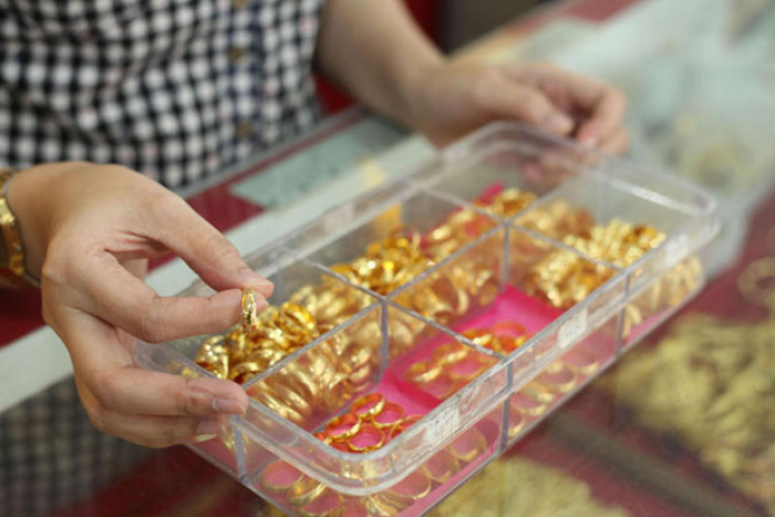 Bangkok Post - Gold prices down B50 to B19,100
