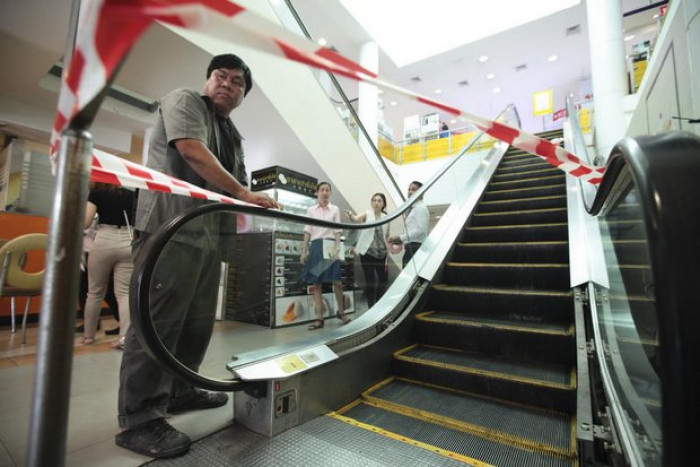 Bangkok Post - Plaza escalator breakdown terrifies shoppers