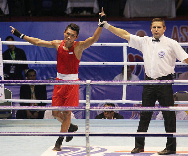 Bangkok Post - Wuttichai, Chatchai grab Asian titles