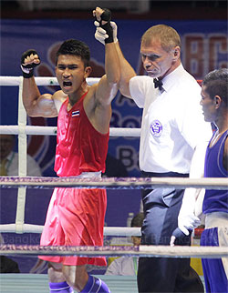Bangkok Post - Wuttichai, Chatchai grab Asian titles