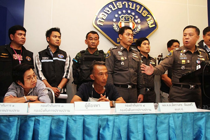 Bangkok Post - Two busted for Myanmar work permit 'bribes'