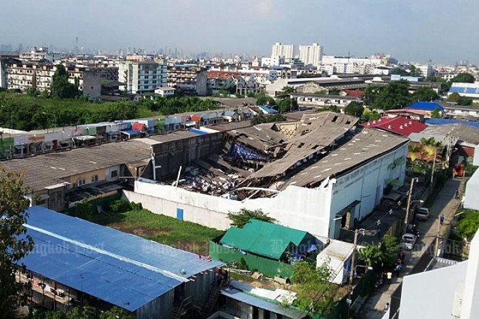 Bangkok Post - Man escapes death in warehouse collapse