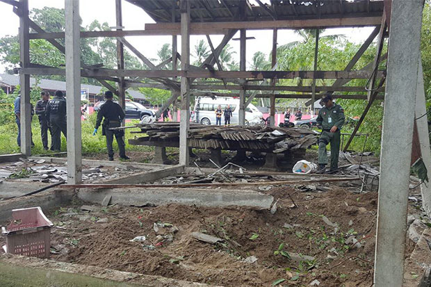 Bangkok Post - Volunteer rangers wounded by Pattani bomb