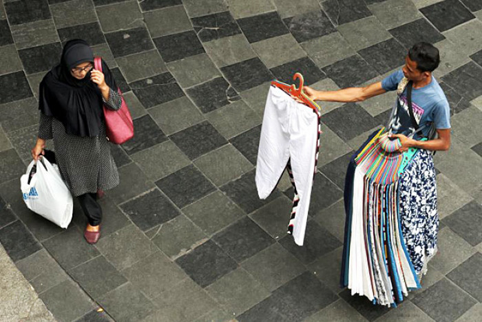 Bangkok Post - Indonesia posts first trade deficit in 12 months