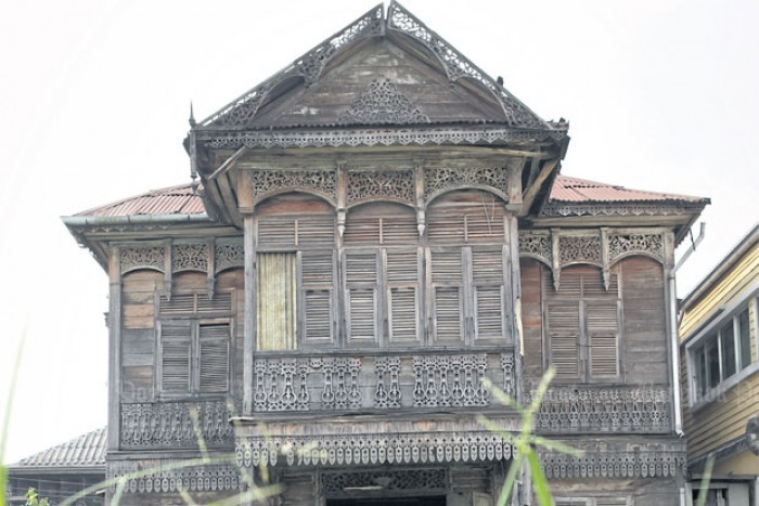 Bangkok Post - A crumbling gingerbread house