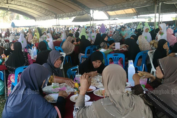 Bangkok Post - Thousands join Pattani Islamic school fundraiser