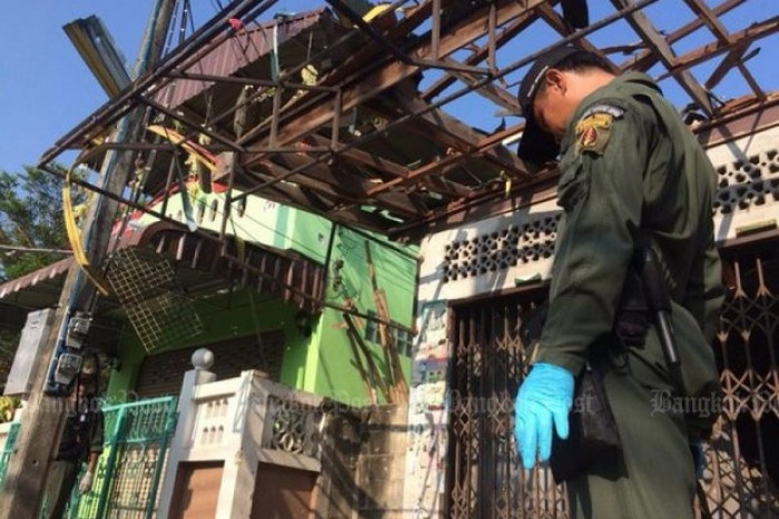 Bangkok Post - Yaring district town hit by multiple blasts