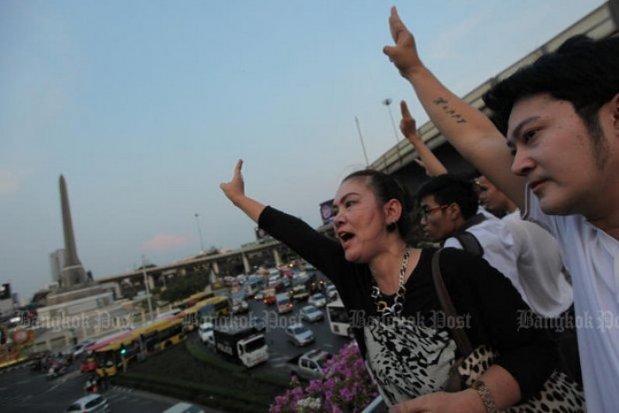 Bangkok Post - 4 'Friends of Watana' held after protest