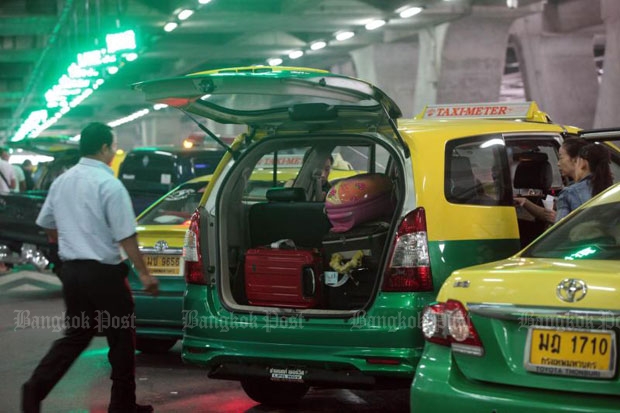 Bangkok Post - Suvarnabhumi airport slaps taxi ban on greedy driver
