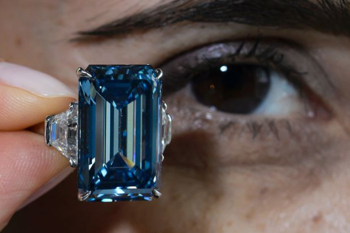 Bangkok Post - Blue diamond sells for record $58m at Christie's