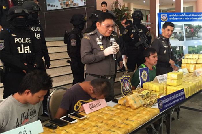 Bangkok Post - Four caught, 800,000 speed pills, 5kg of ‘ya ice’ seized