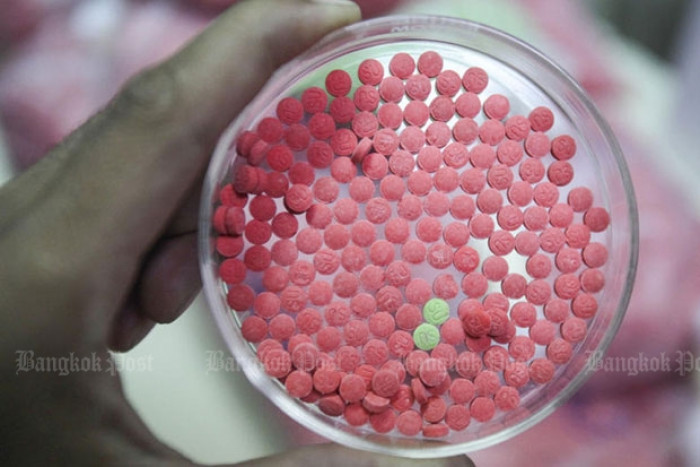 Bangkok Post - 200,000 speed pills abandoned beside Mekong
