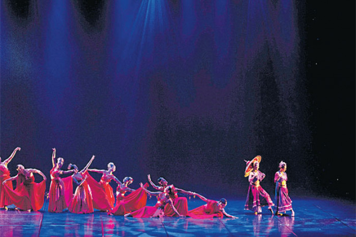 Bangkok Post - Exceptional Russian ballet stars lift roof off TCC