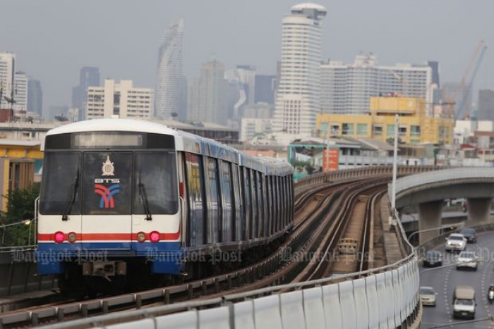 Bangkok Post - BTS snag draws grumbling from commuters