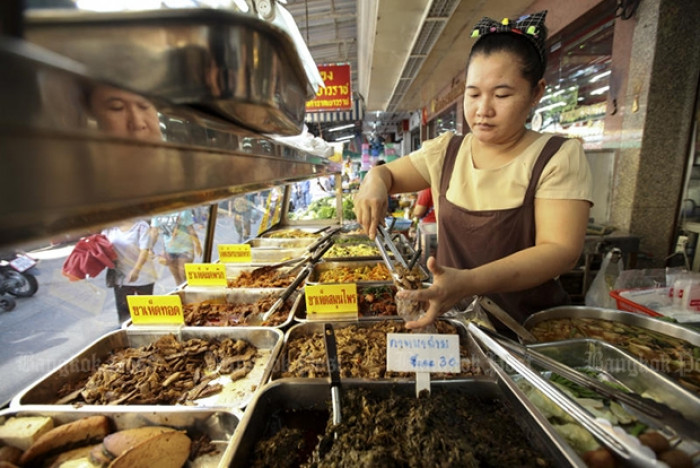 Bangkok Post - September consumer mood improves for 3rd straight month