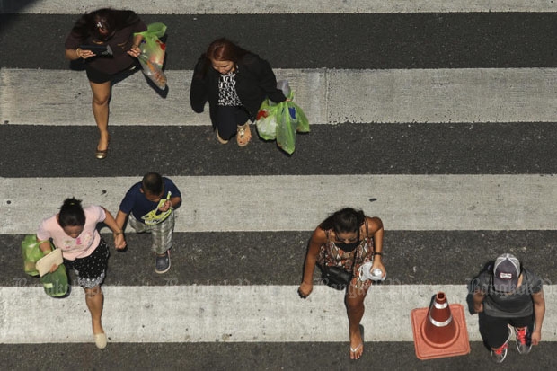 Bangkok Post - Most pedestrians feel unsafe crossing the road