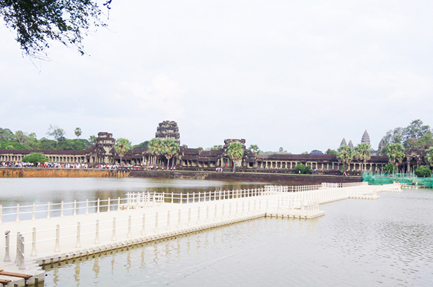 Bangkok Post - Angkor Wat's floating bridge near completion