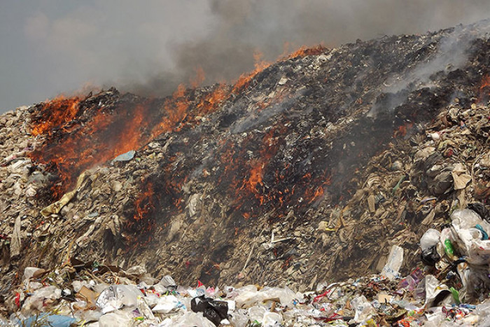 Bangkok Post - Fire at Trat garbage dump pollutes community