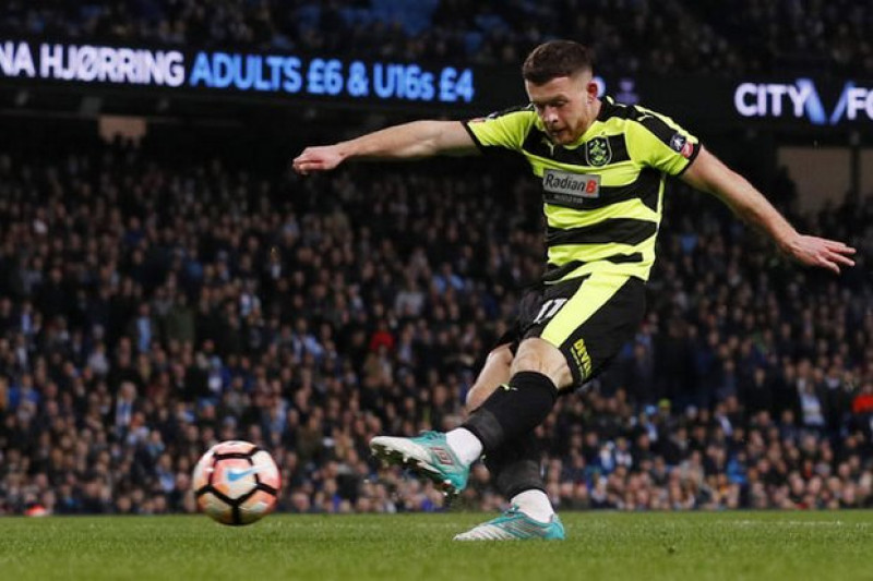 Bangkok Post - Man City cede goal, then crush Huddersfield