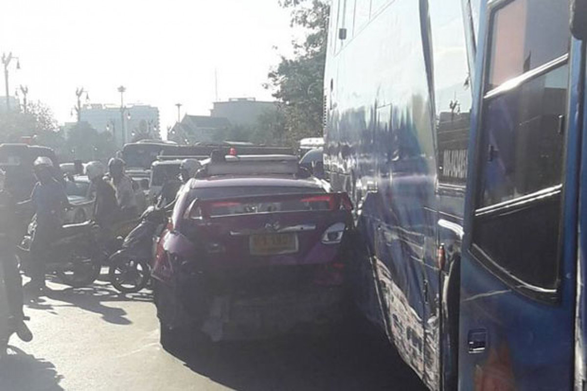 Bangkok Post - Runaway bus ploughs into 11 vehicles