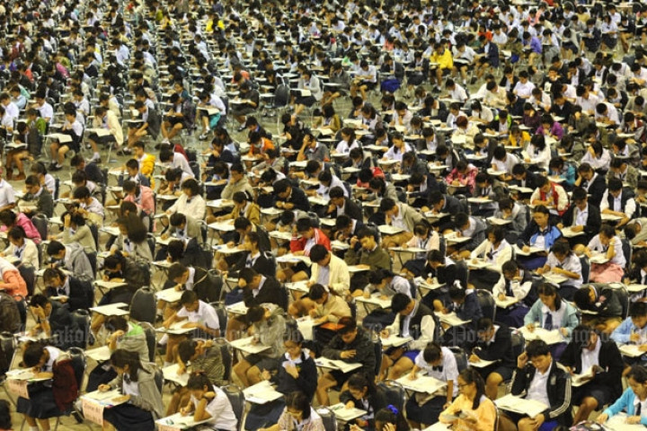 Bangkok Post - Top high schools 'enrolling too many students'