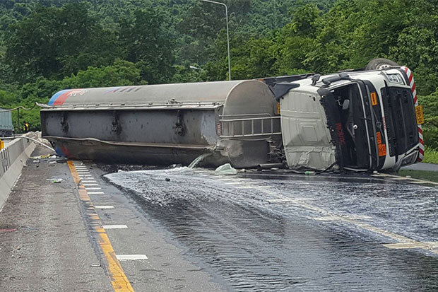 Bangkok Post - Fuel tanker overturns, blocking road into Korat