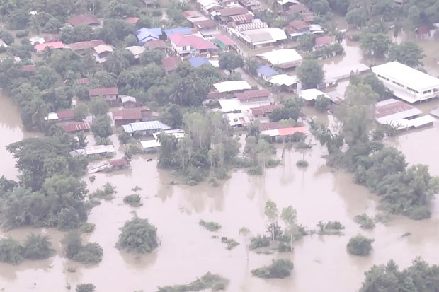 Bangkok Post - Flooding continues in 10 provinces