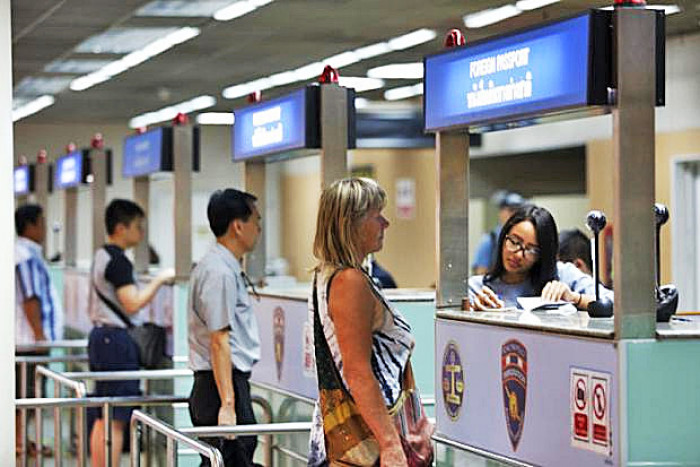 Bangkok Post - Discarding TM6 no solution to airport queue woes