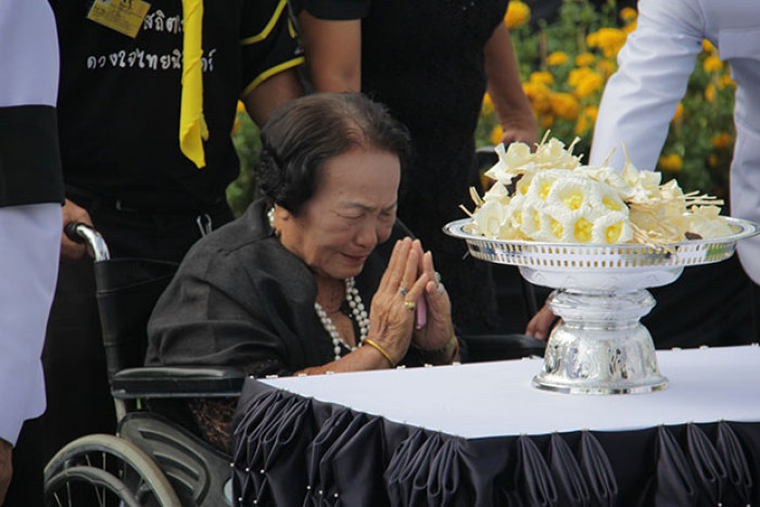 Bangkok Post - 19 million people laid funeral flowers for Rama IX