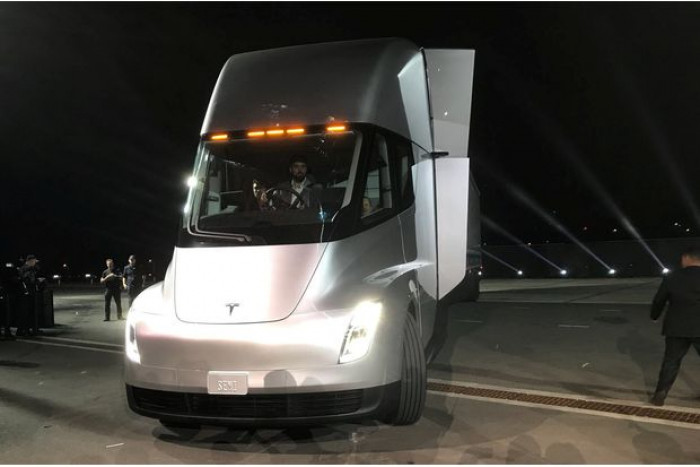 Bangkok Post - Tesla unveils electric big-rig truck, sporty Roadster